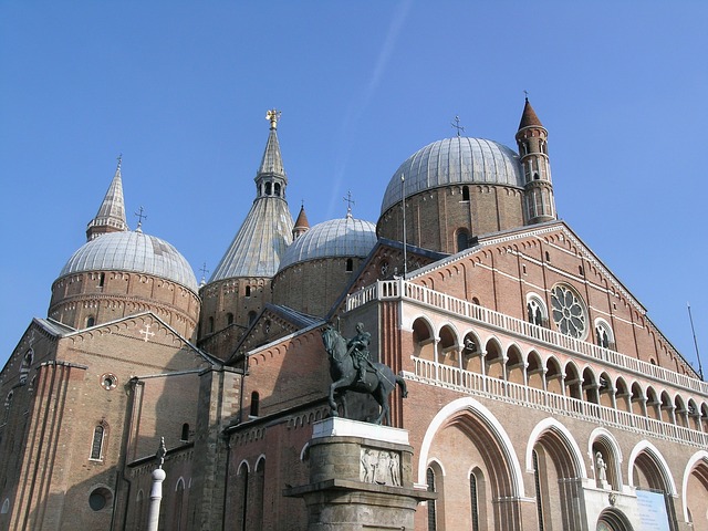 Piazza del Duomo, Padova Attraction Guide - World Words